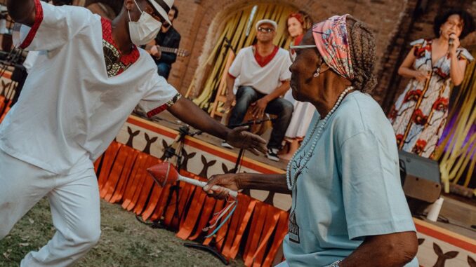 Batuque de umbigada - Dança típica afro-brasileira