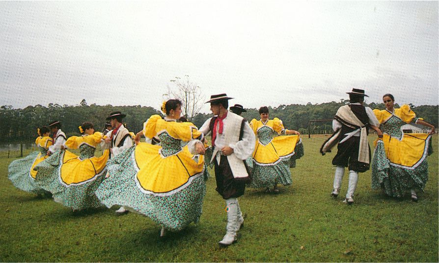 8 Danças Típicas de Santa Catarina - Cultura da região Sul